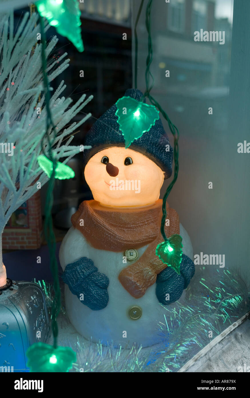 Snowman window display hi-res stock photography and images - Alamy