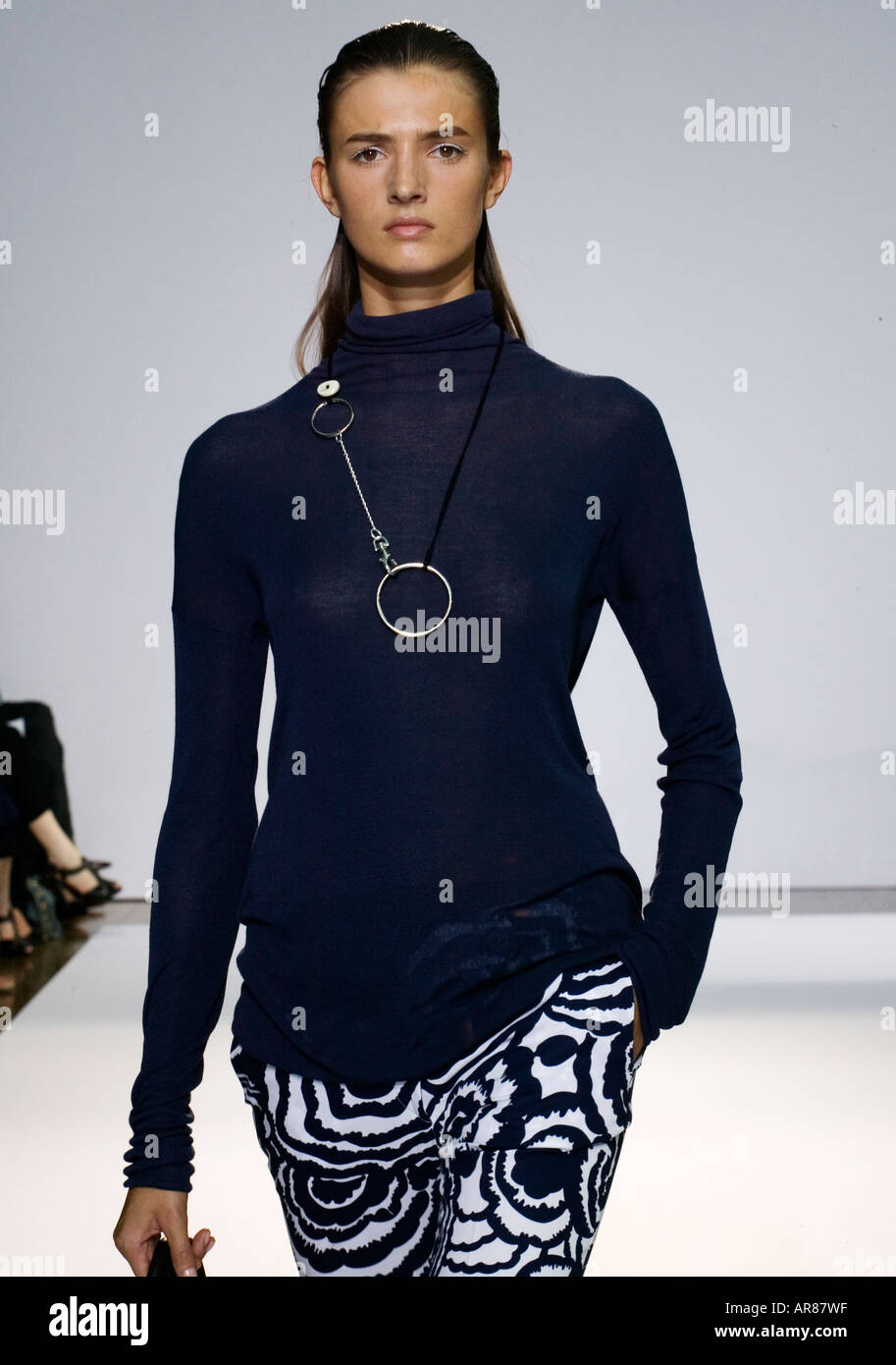 Nicole farhi catwalk hi-res stock photography and images - Alamy