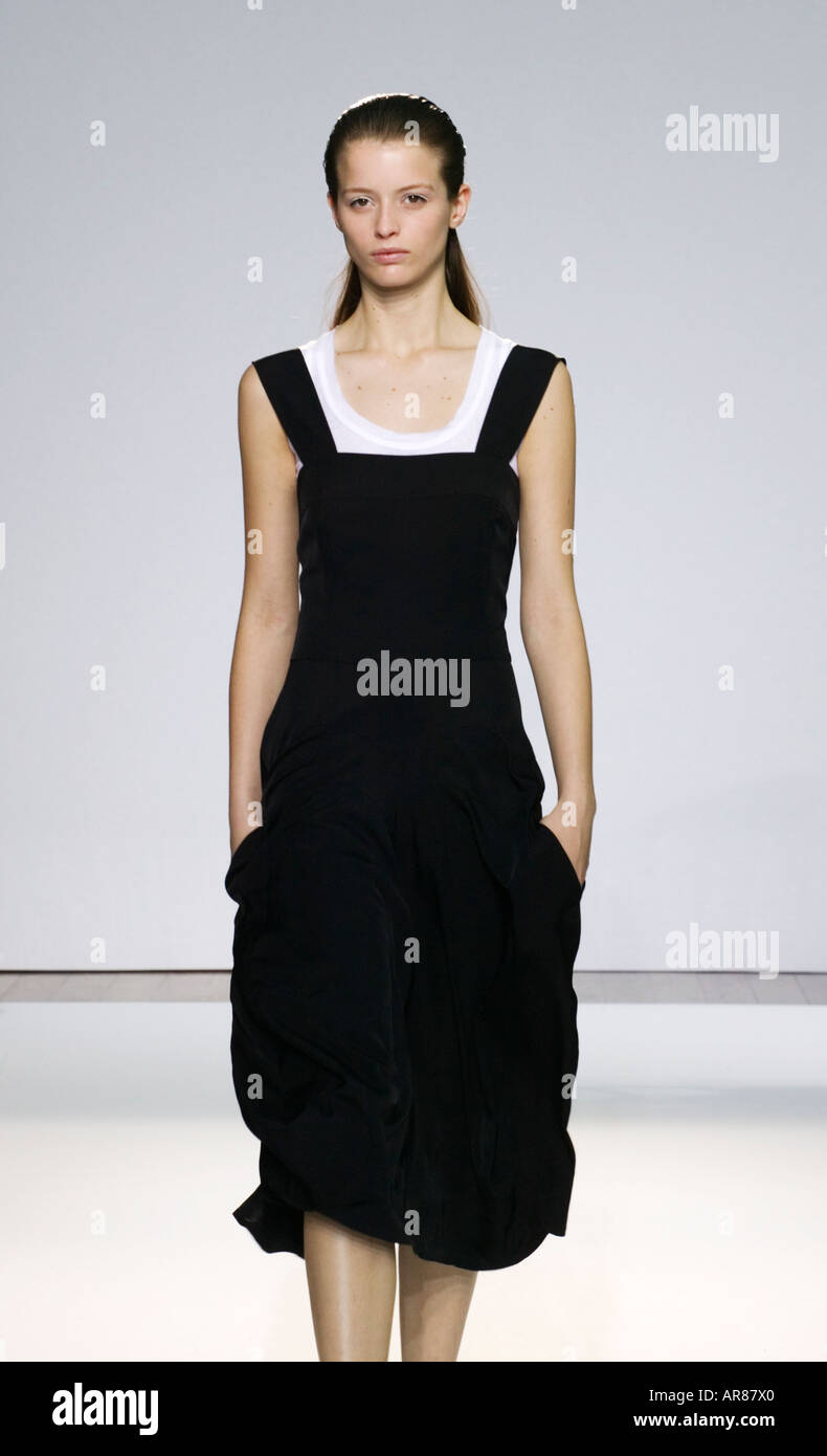 Nicole farhi catwalk hi-res stock photography and images - Alamy