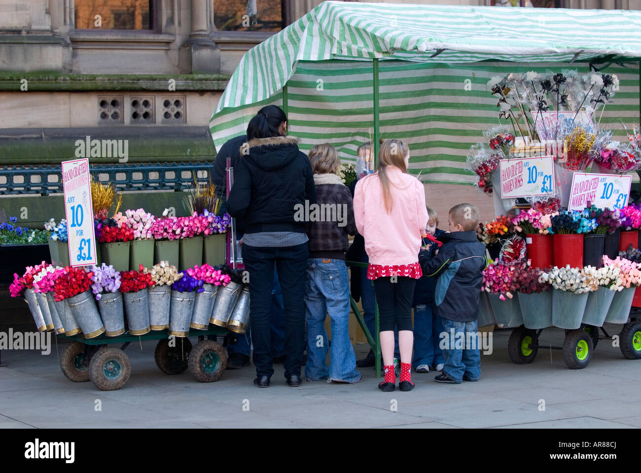 Children selling flowers hi-res stock photography and images - Alamy