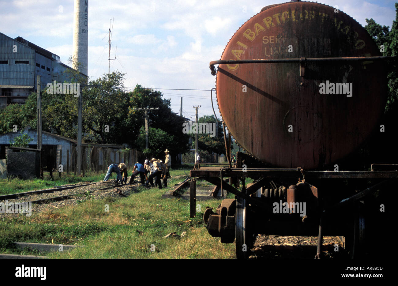 Cuban railway line hi-res stock photography and images - Alamy