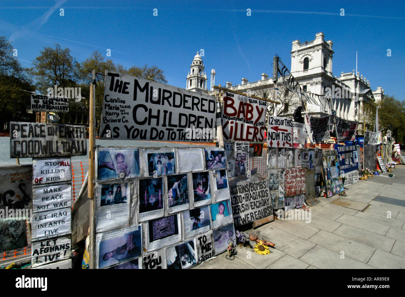 Brian Haw's anti-Iraq war protest with signs at Parliament Square ...