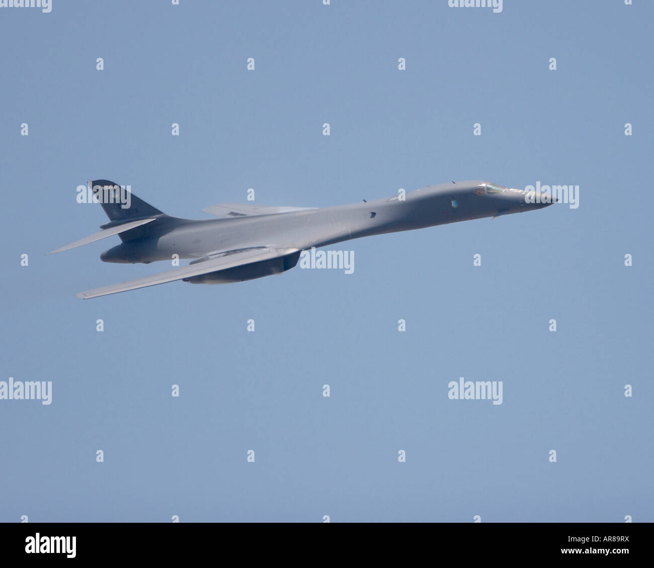 A United States Air Force B-1 Bomber flying Stock Photo - Alamy