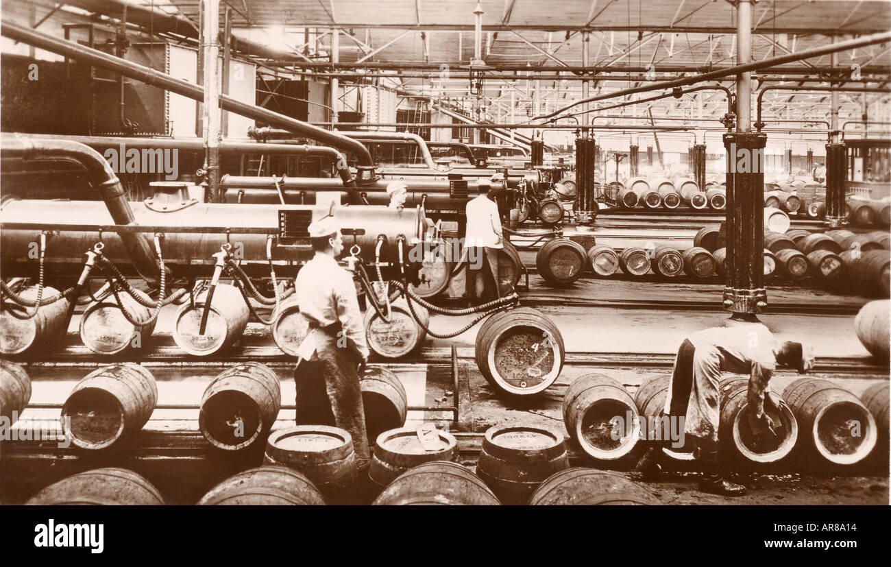 Vintage beer factory workers hi-res stock photography and images - Alamy