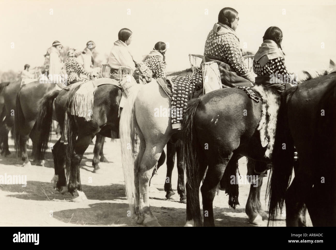 Native americans riding horses hi-res stock photography and images - Alamy
