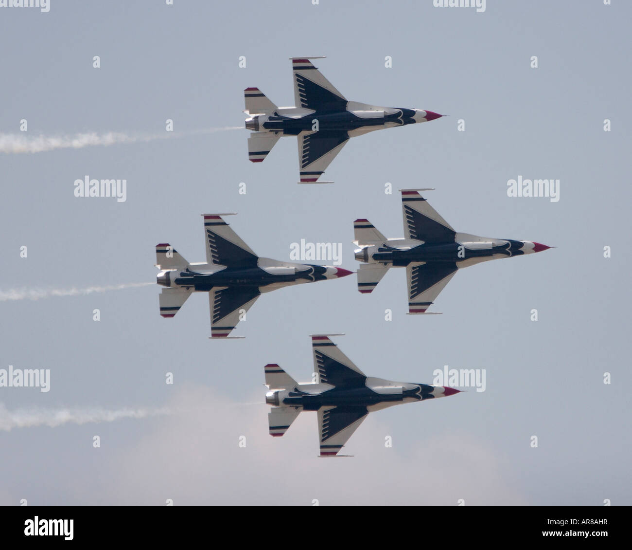 The USAF Thunderbirds F-16 aircraft flying in formation Stock Photo - Alamy