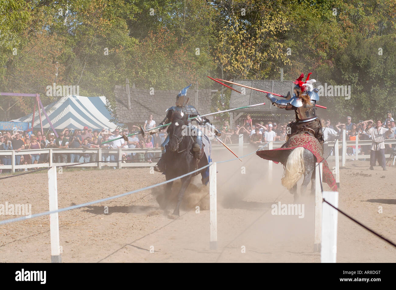 Knights in armor hi-res stock photography and images - Alamy