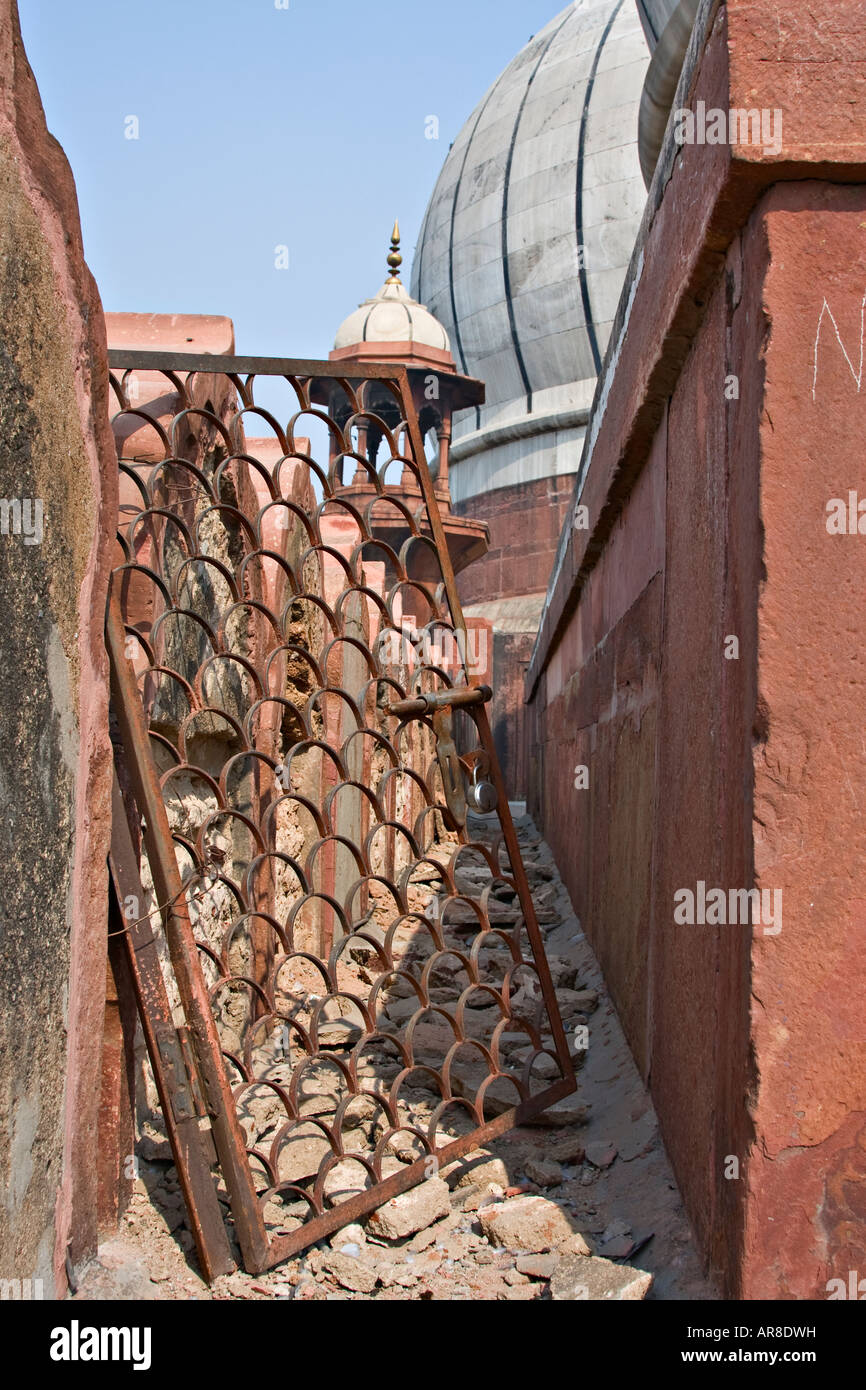 Broken Gate at Jama Masjid Mosque, Old Delhi, India Stock Photo - Alamy