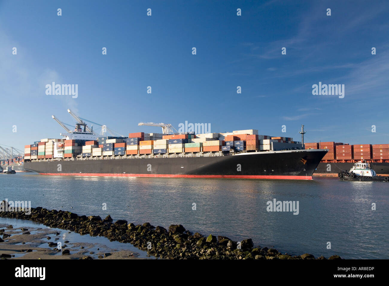 Container ship entering Port of Oakland, California Stock Photo - Alamy