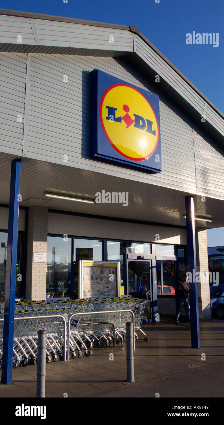 Lidl supermarket exterior Stock Photo - Alamy