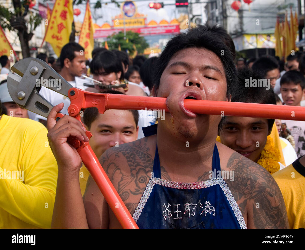 Unbelievable Large cutters through the face at the bizarre Vegetarian ...