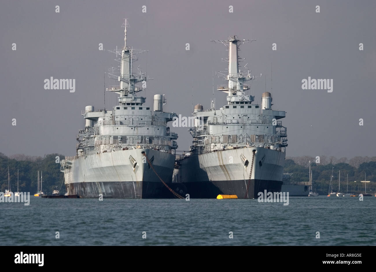 The assault ship hms fearless hi-res stock photography and images - Alamy