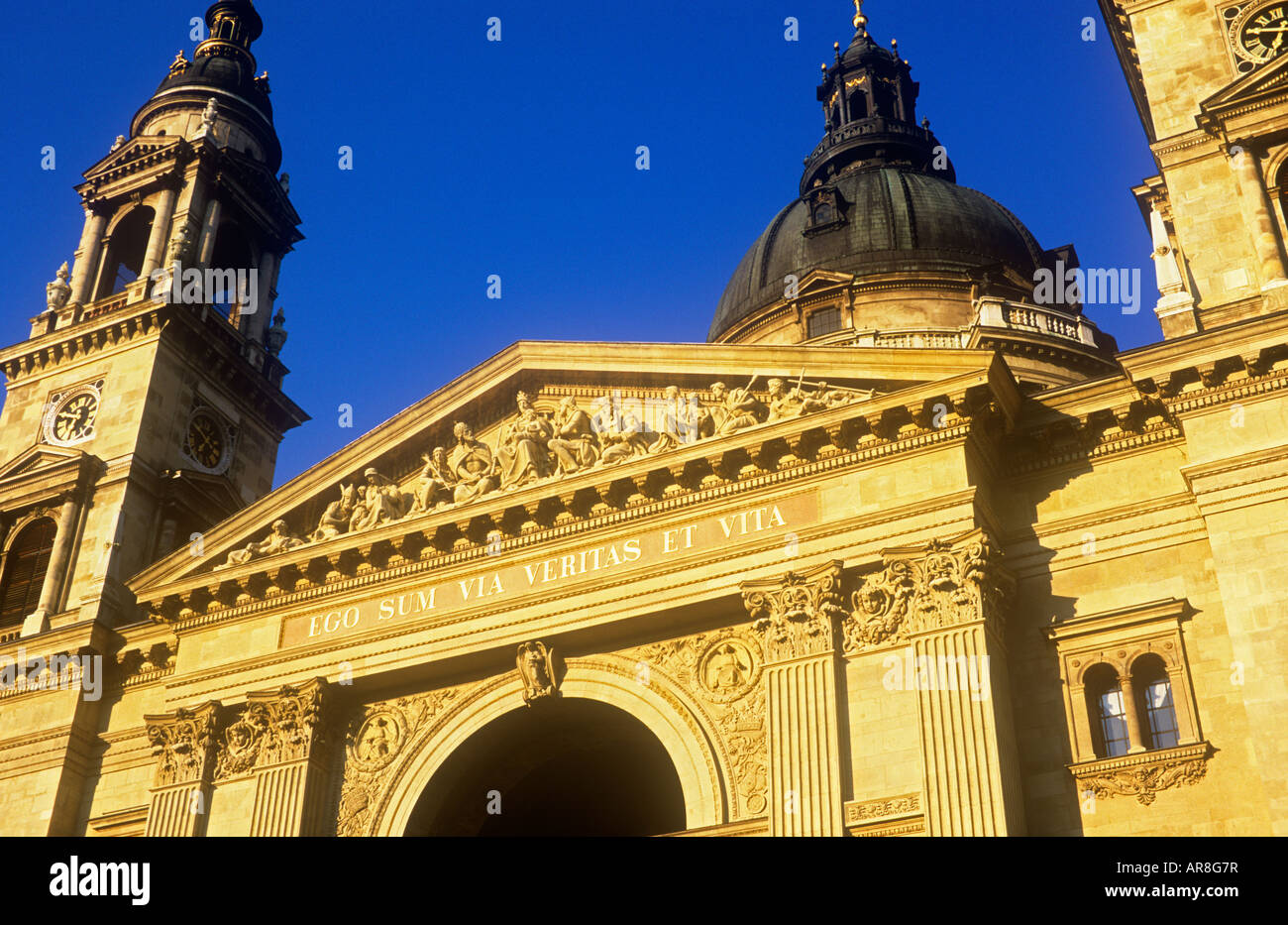 St stephens basílica budapest hi-res stock photography and images - Alamy