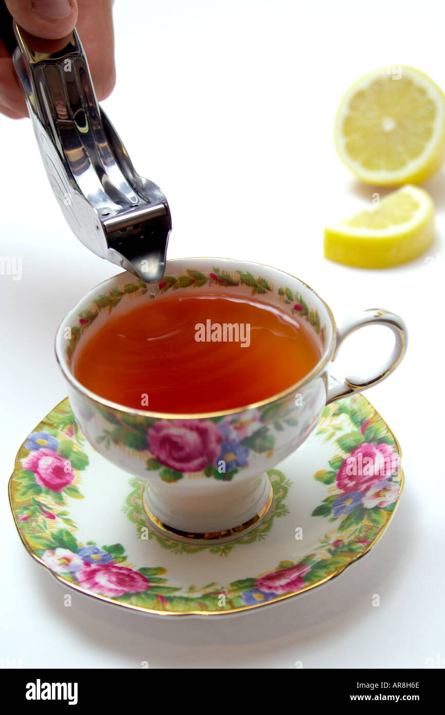 Adding lemon juice hi-res stock photography and images - Alamy