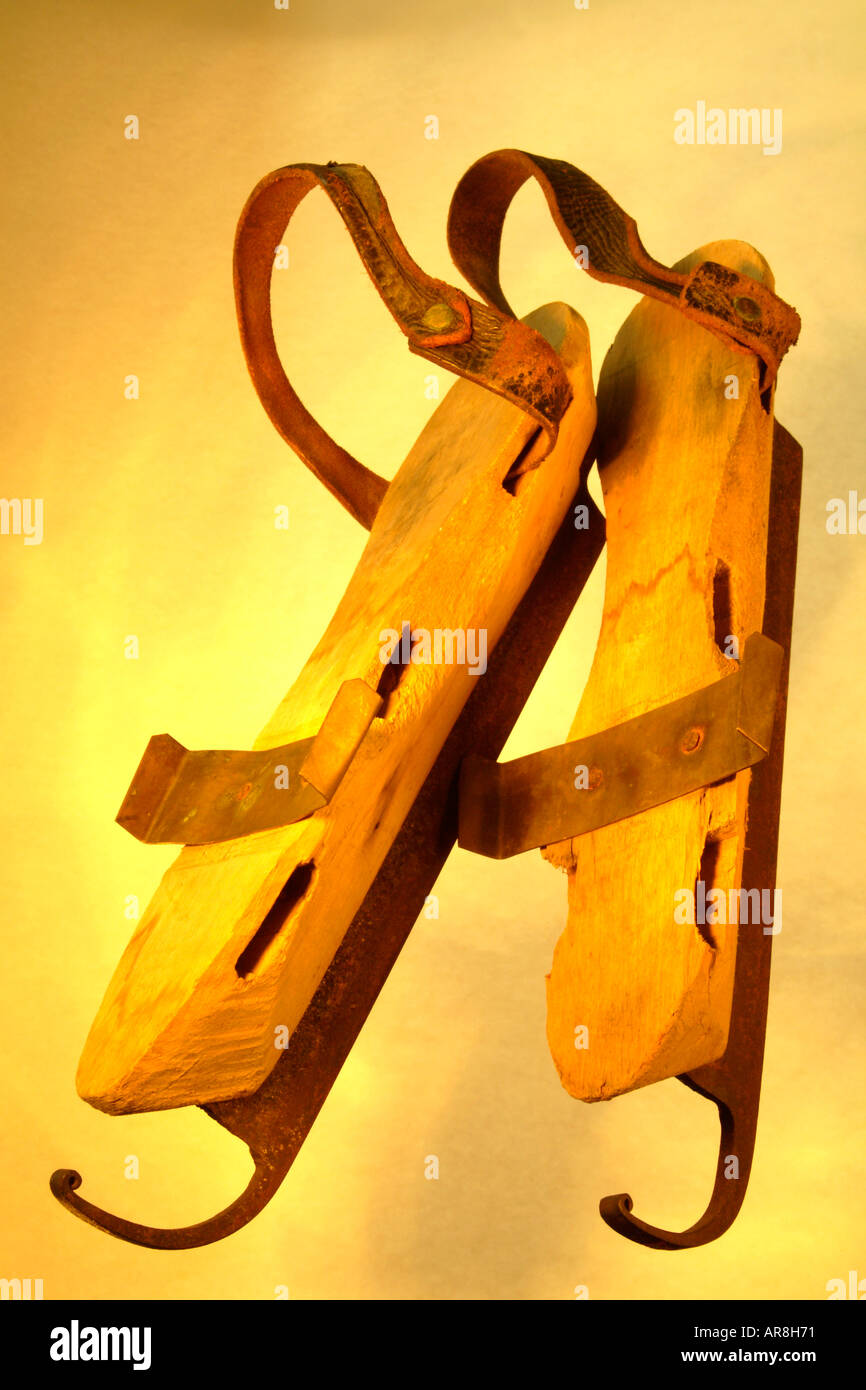 Old fashioned ice skates hi-res stock photography and images - Alamy