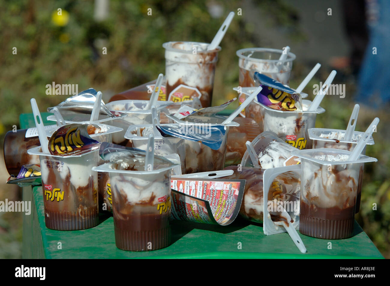 Chocolate pudding pack hi-res stock photography and images - Alamy