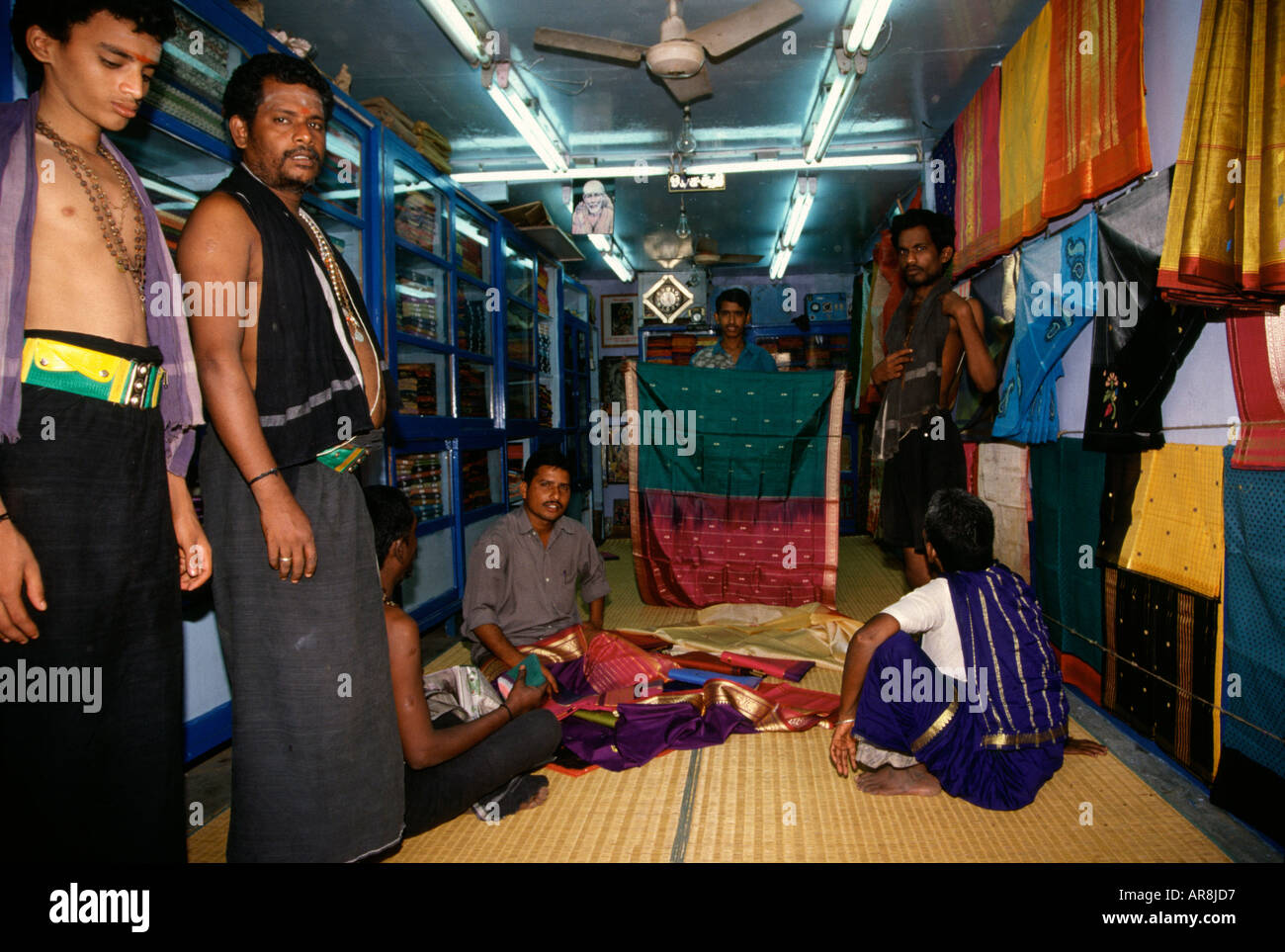 Sari sari store hi-res stock photography and images - Alamy