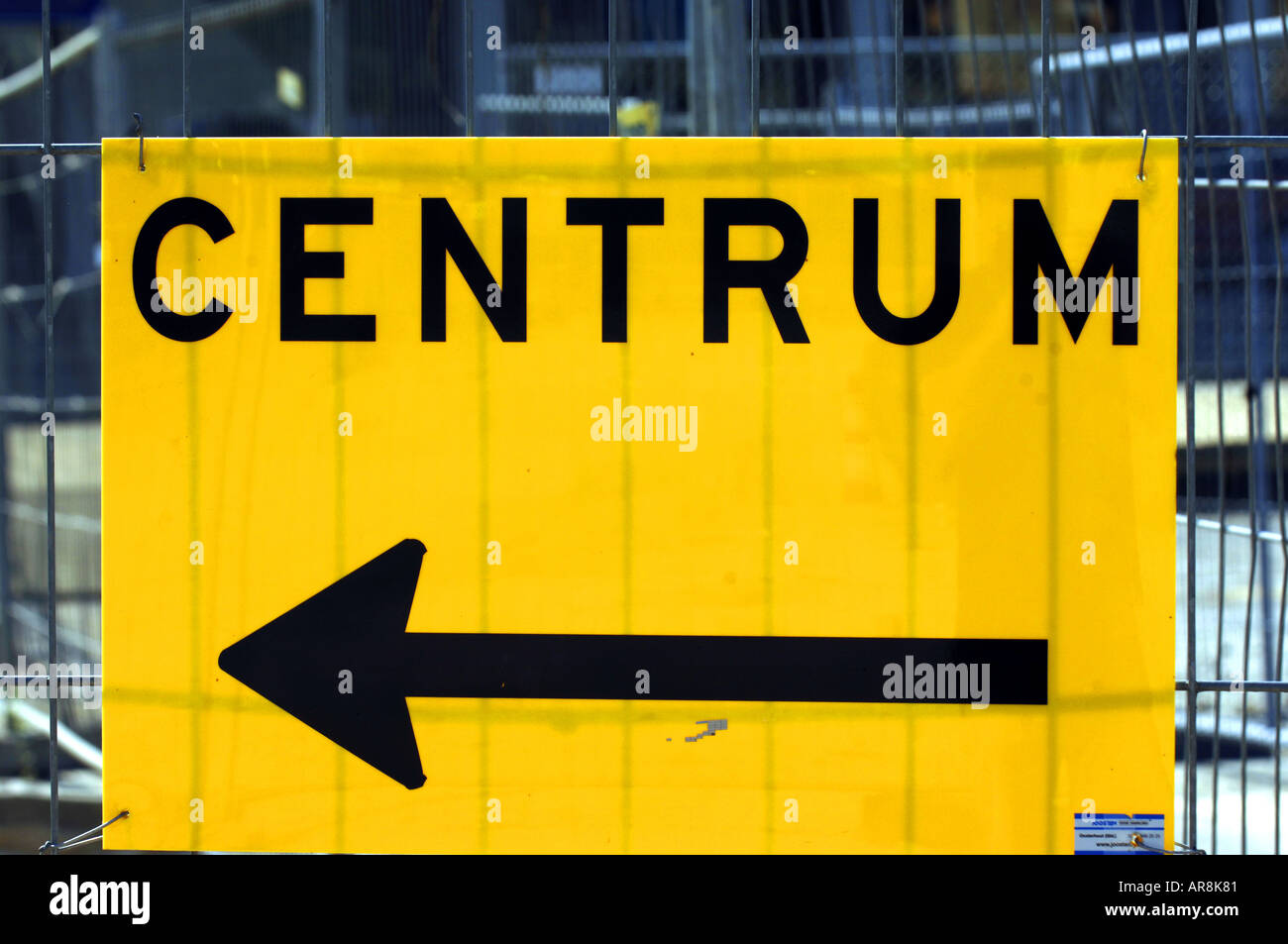 centrum, centre, center, yellow, sign, arrow, direction, left, go left ...