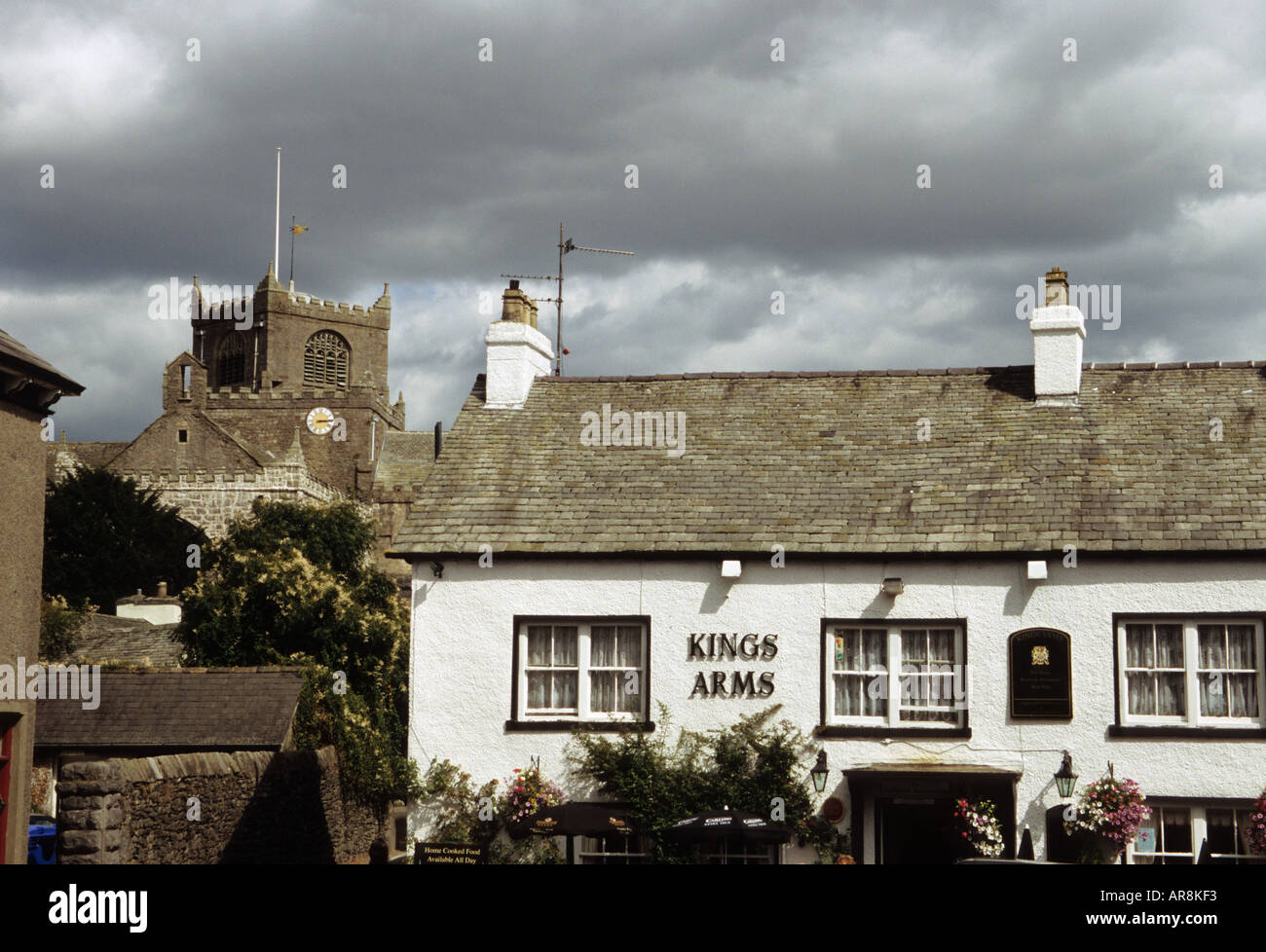 Kings of england arms church hi-res stock photography and images - Alamy