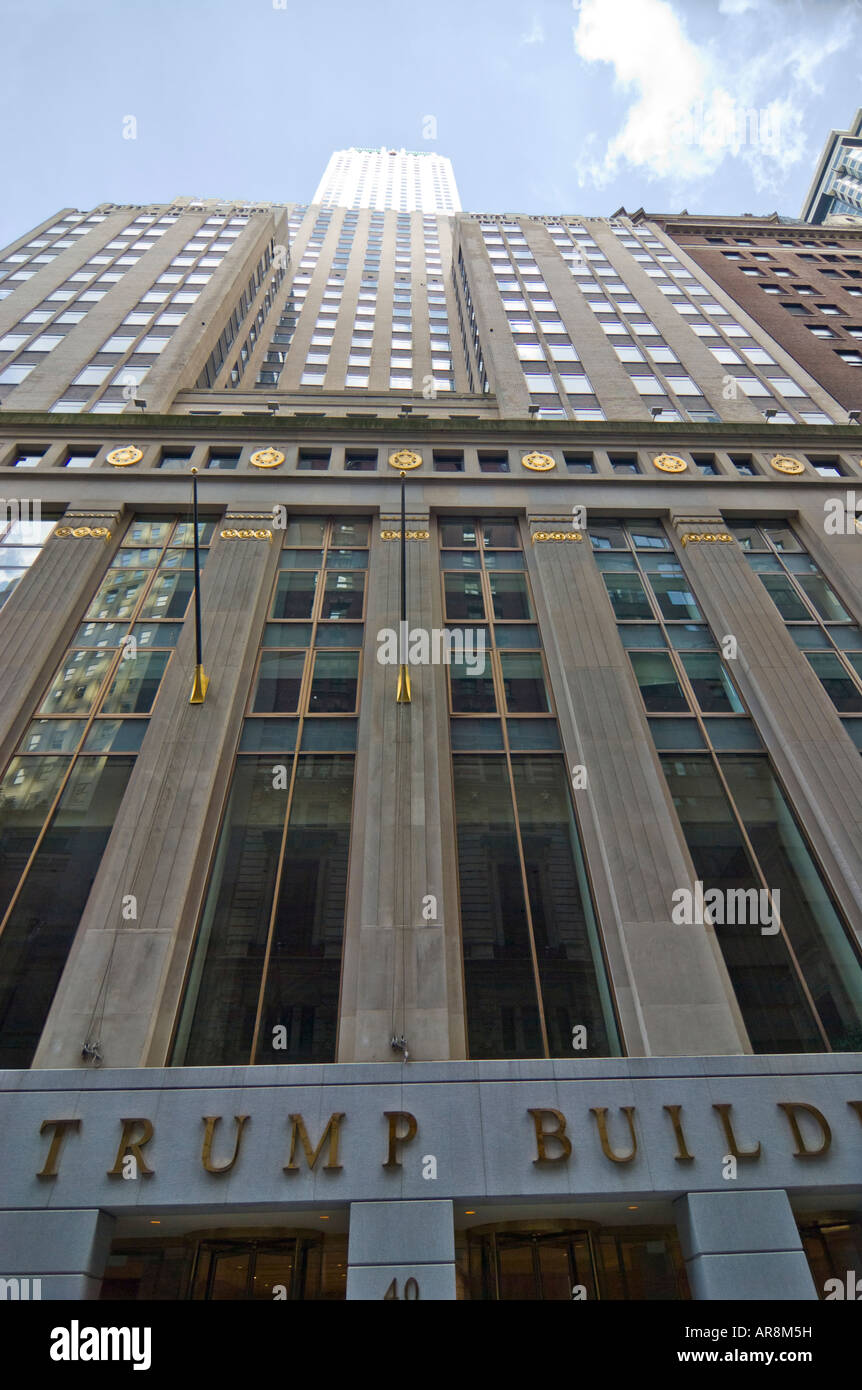 Trump apple street art hi-res stock photography and images - Alamy