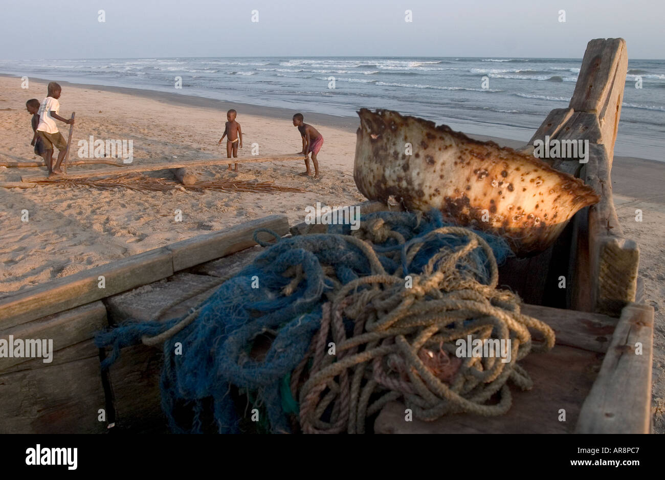 Children ghana playing hi-res stock photography and images - Alamy