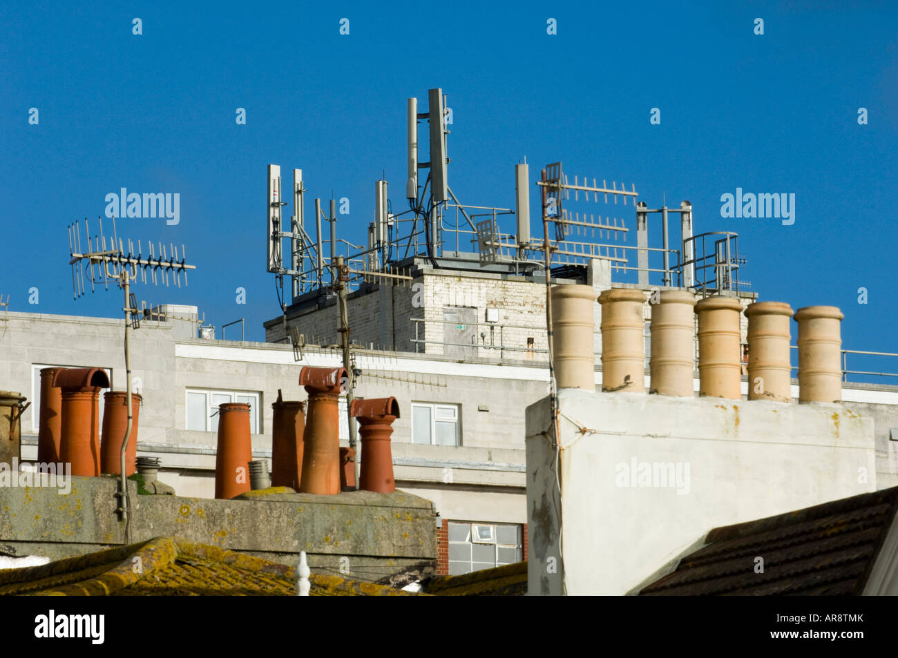Mobile telephone mast on roof hi-res stock photography and images - Alamy