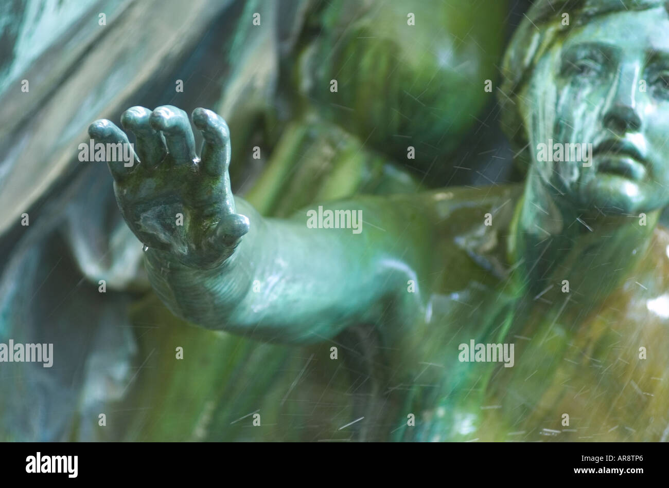 statue in water Stock Photo - Alamy