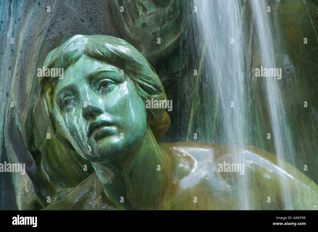 Statue sad woman looking hi-res stock photography and images - Alamy
