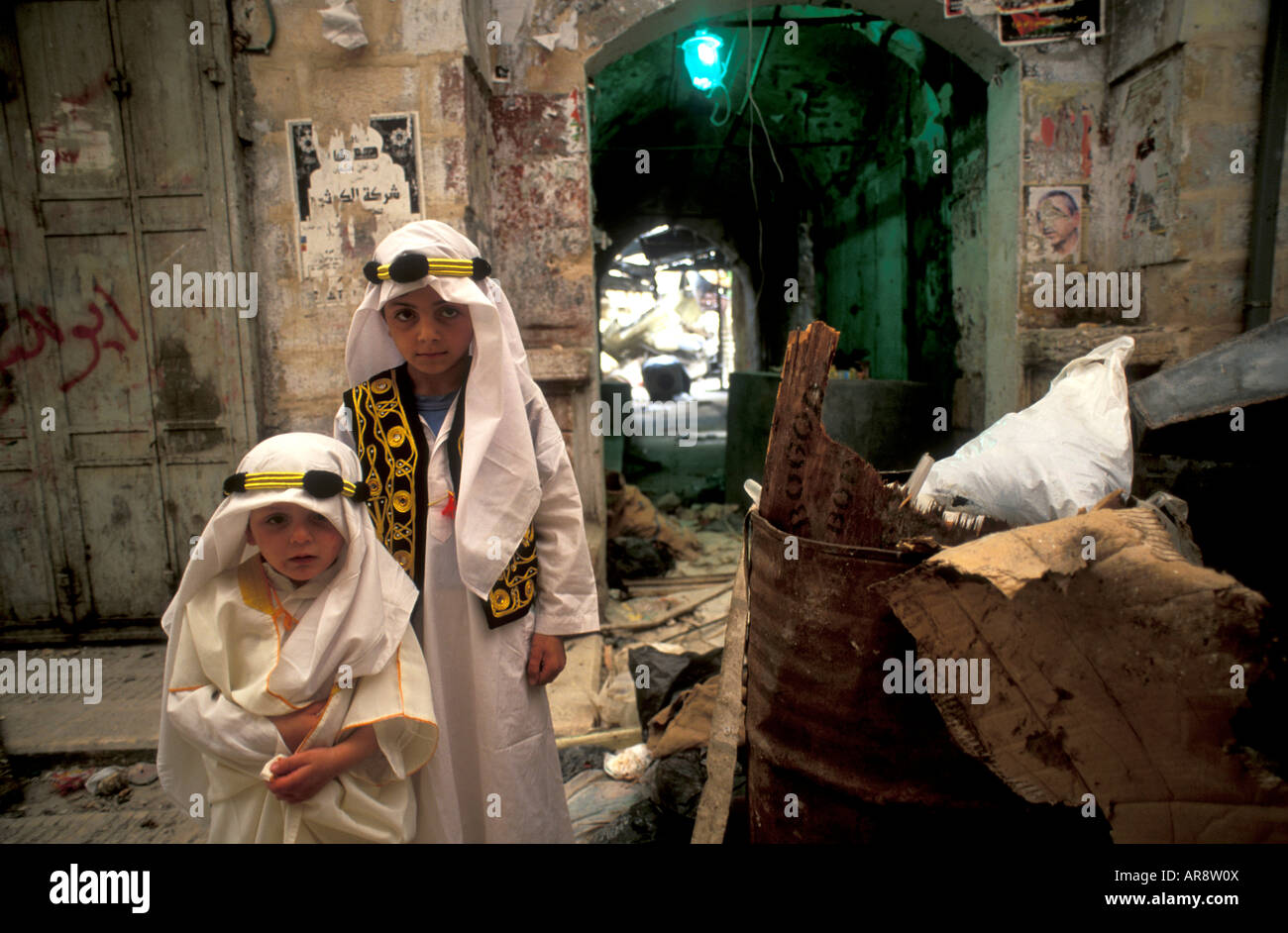 Palestine costume hi-res stock photography and images - Alamy