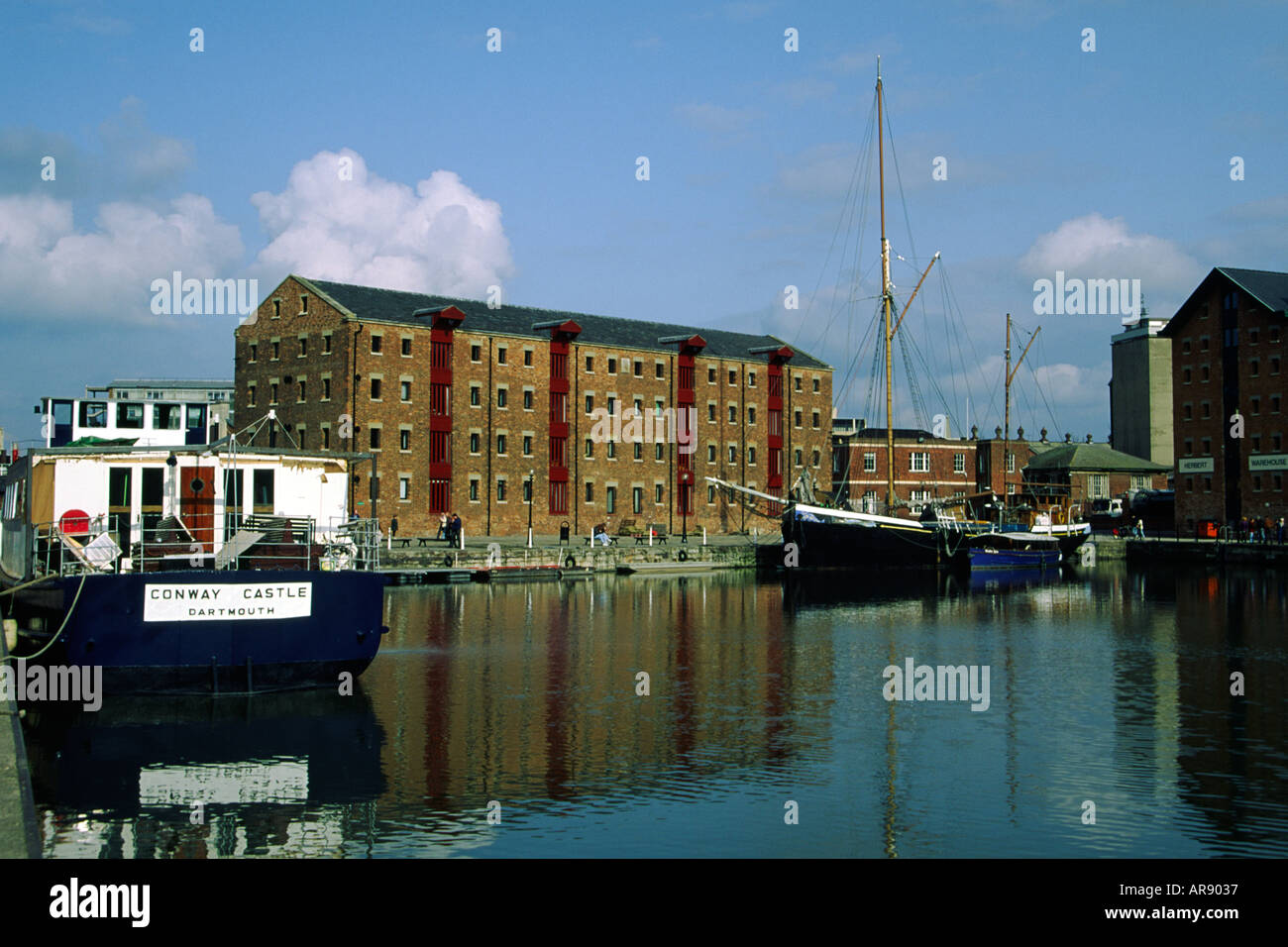 Sharpness docks hi-res stock photography and images - Alamy