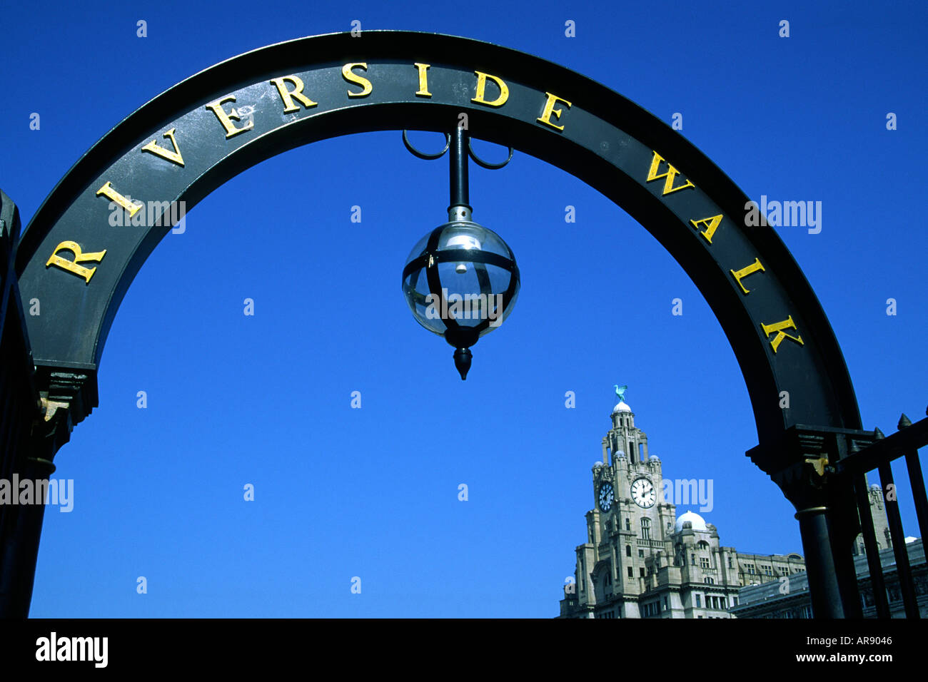 Riverside walk liverpool hi-res stock photography and images - Alamy