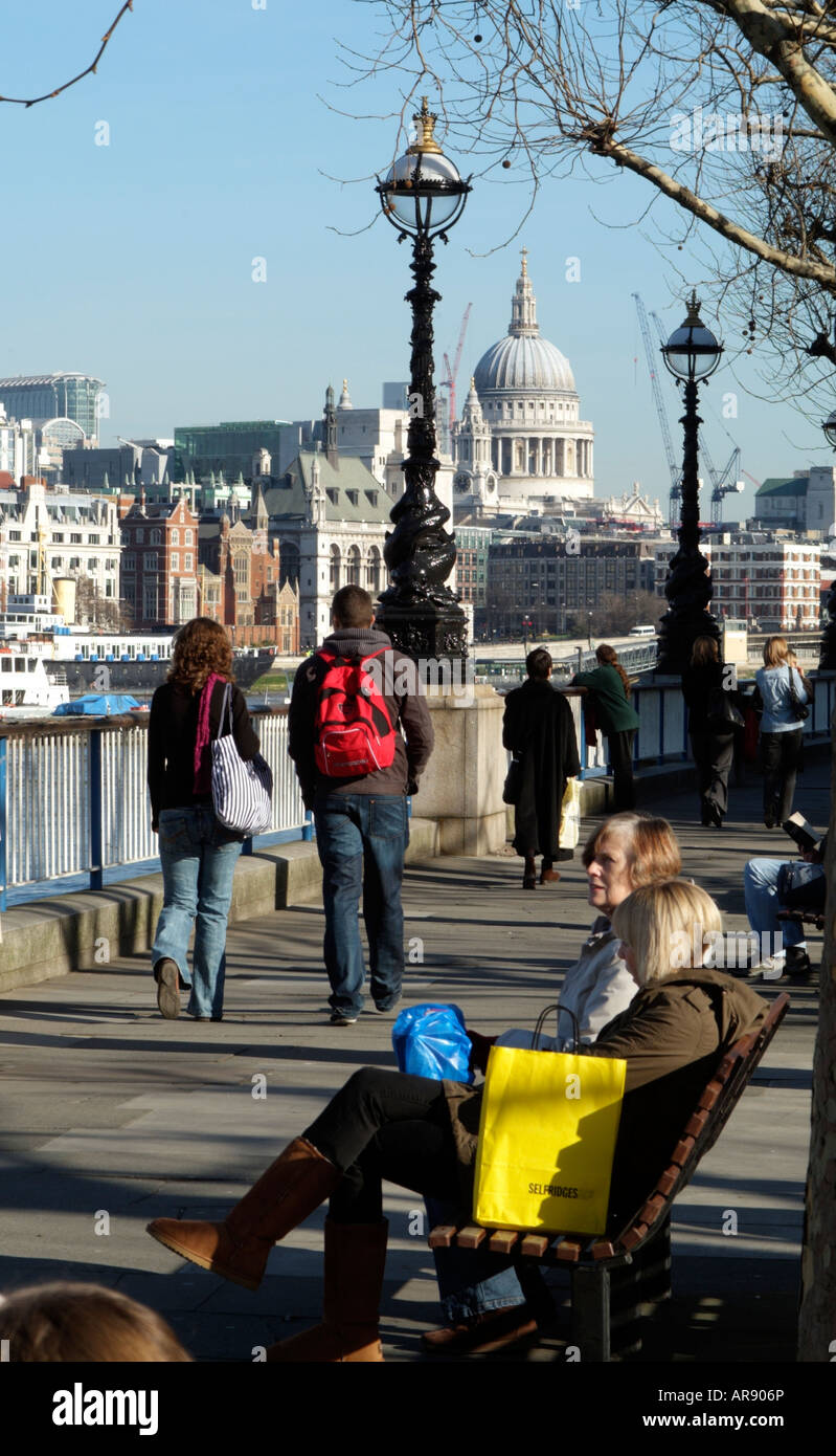 View on the thames embankment hi-res stock photography and images - Alamy