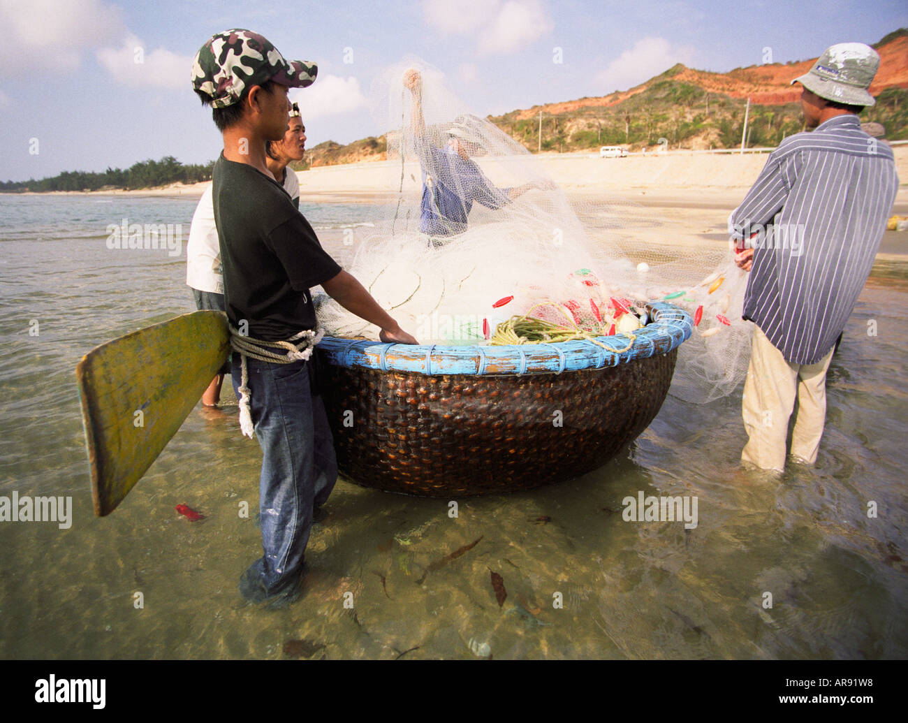 Unloading nets hi-res stock photography and images - Alamy