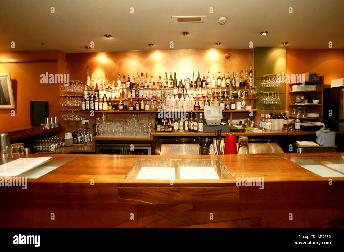 Backbar hi-res stock photography and images - Alamy