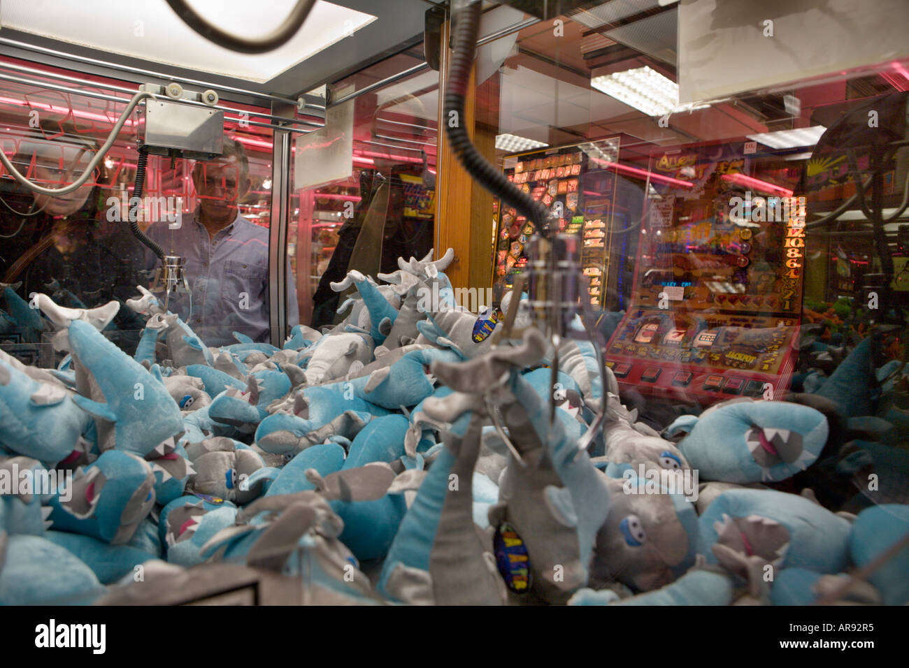 cuddle toy arcade games Stock Photo - Alamy