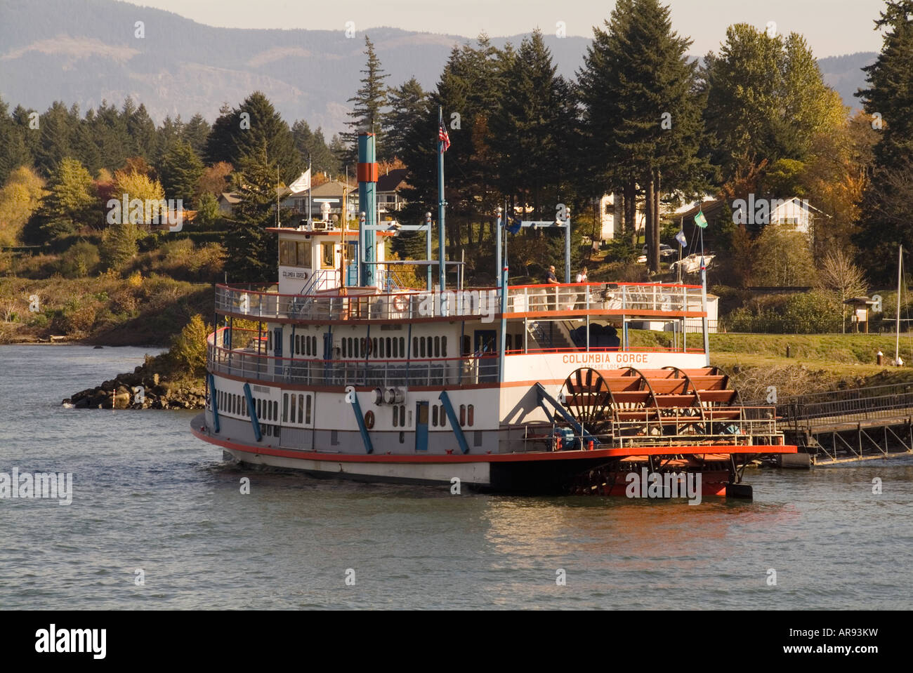 columbia gorge cascade lock OR Stock Photo - Alamy