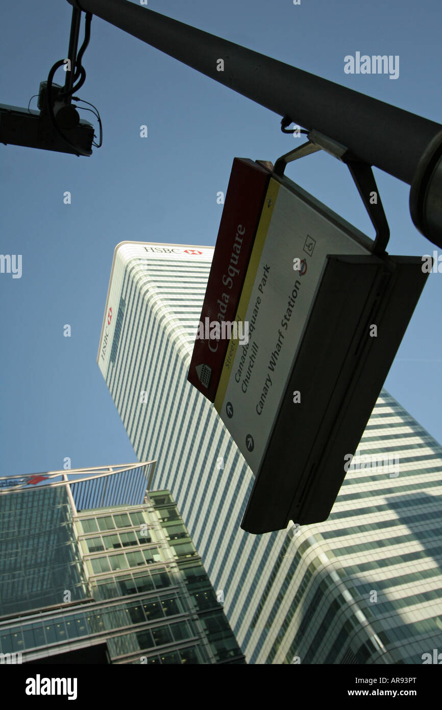 Docklands,Canada Square Bus Stop with HSBC Tower in Background Stock ...
