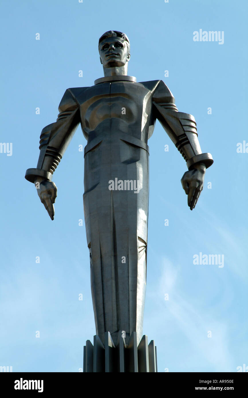 Yuriy Gagarin monument on Leninsky Prospect Moscow Russia First Man in ...