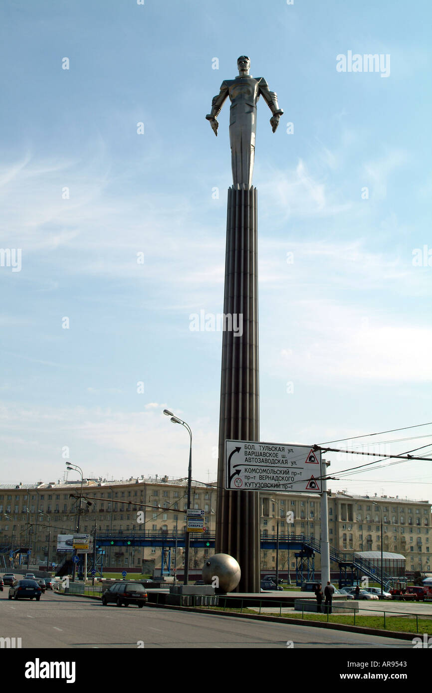 Yuriy Gagarin monument on Leninsky Prospect Moscow Russia First Man in ...