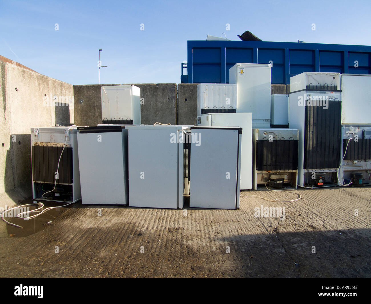 Fridge freezers uk hi-res stock photography and images - Alamy