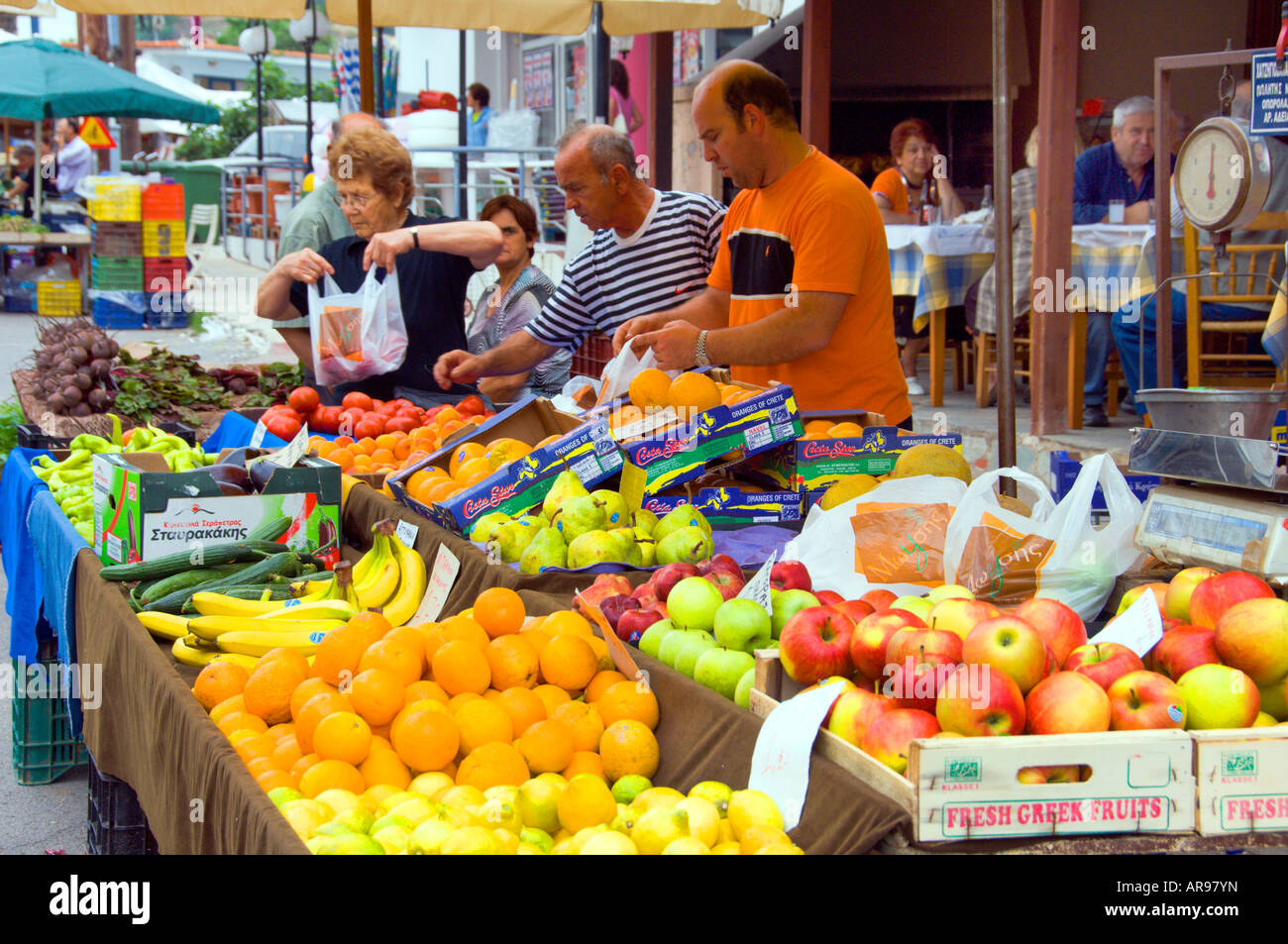 Fruit vegetables outdoor market hi-res stock photography and images - Alamy