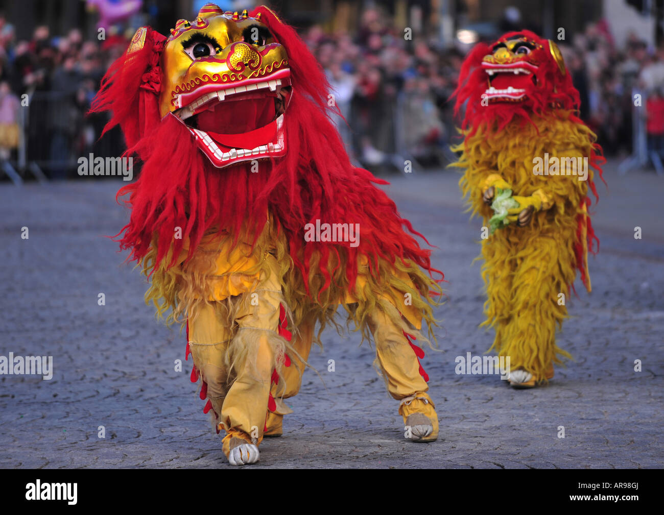 China lion dance beijing hi-res stock photography and images - Alamy