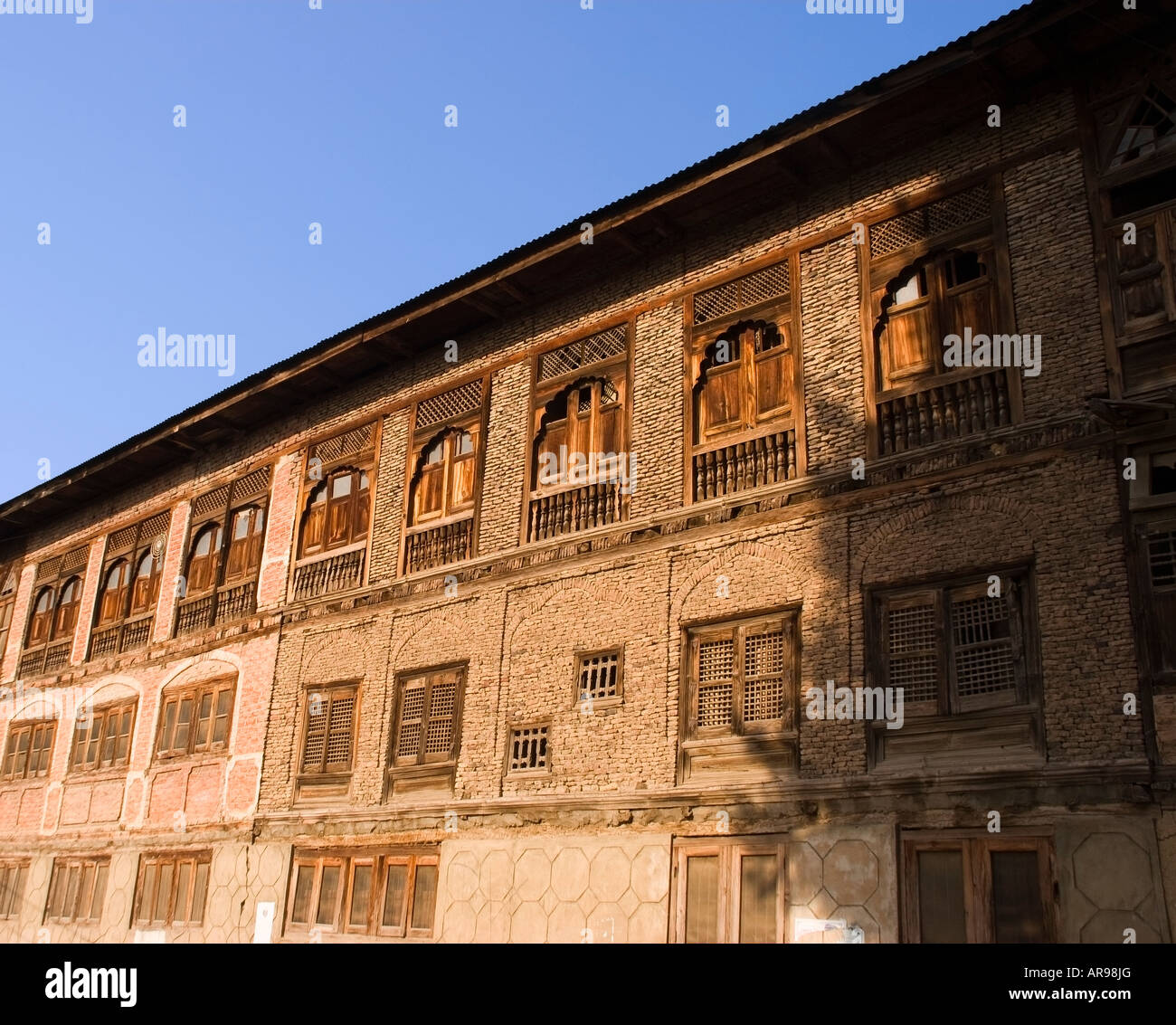 Traditional wooden shuttered building in Srinagar Stock Photo - Alamy