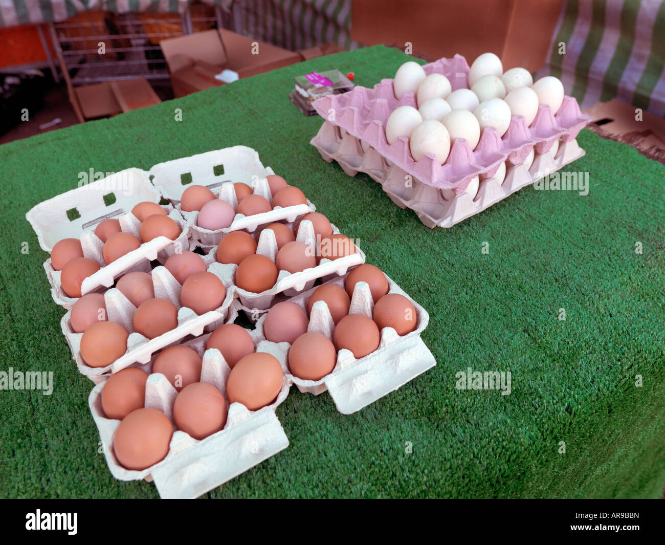 Free range eggs market hi-res stock photography and images - Alamy