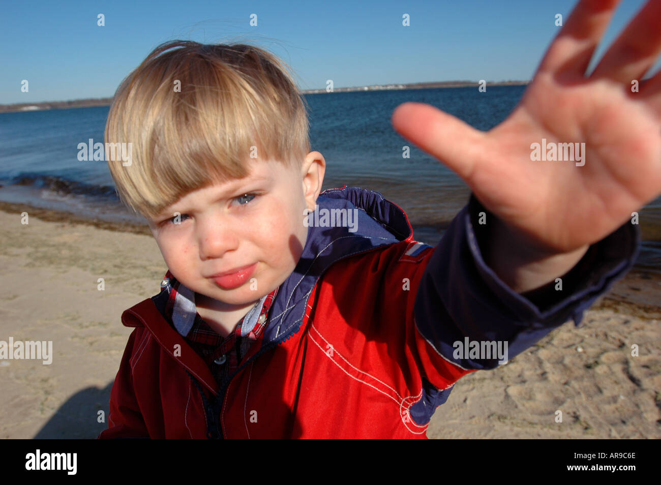 Hand reaching out sun hi-res stock photography and images - Alamy