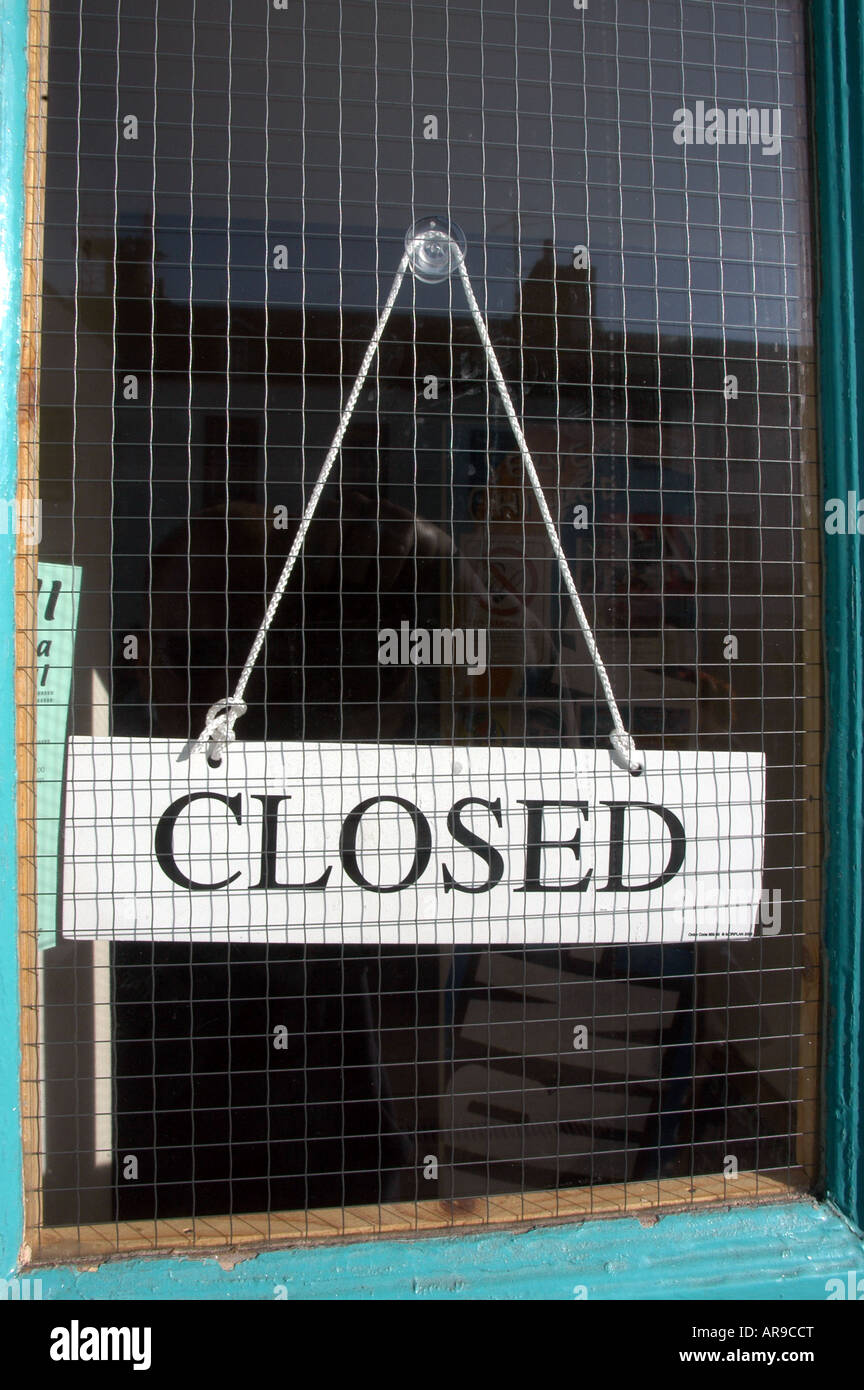 A shop displaying a closed sign Stock Photo - Alamy