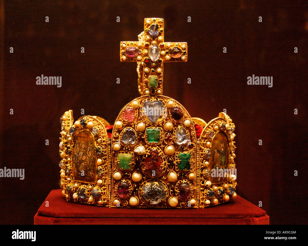 Exhibition of valuables Stock Photo - Alamy