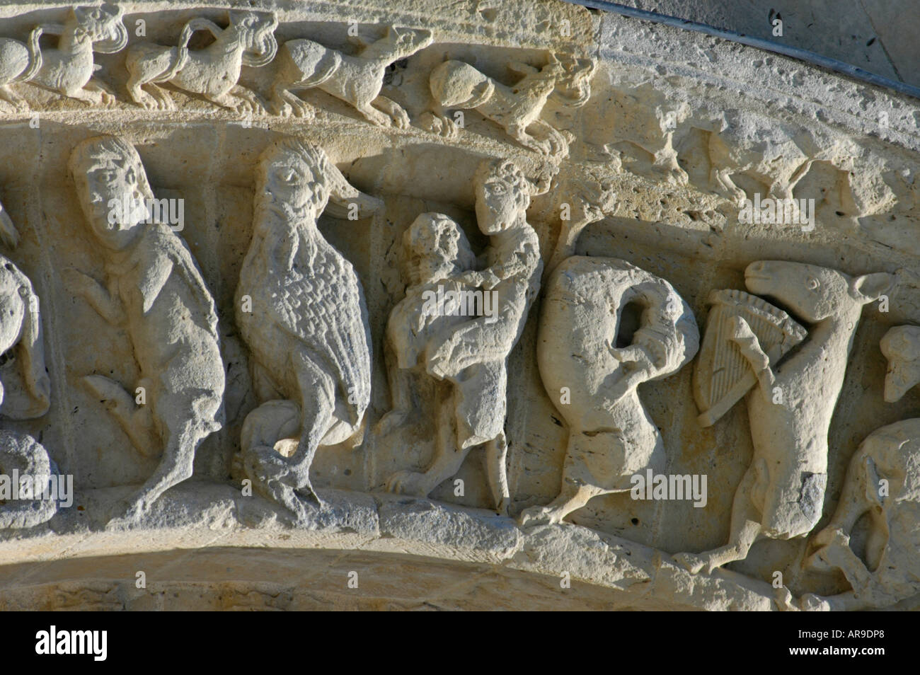 Romanesque harp hi-res stock photography and images - Alamy