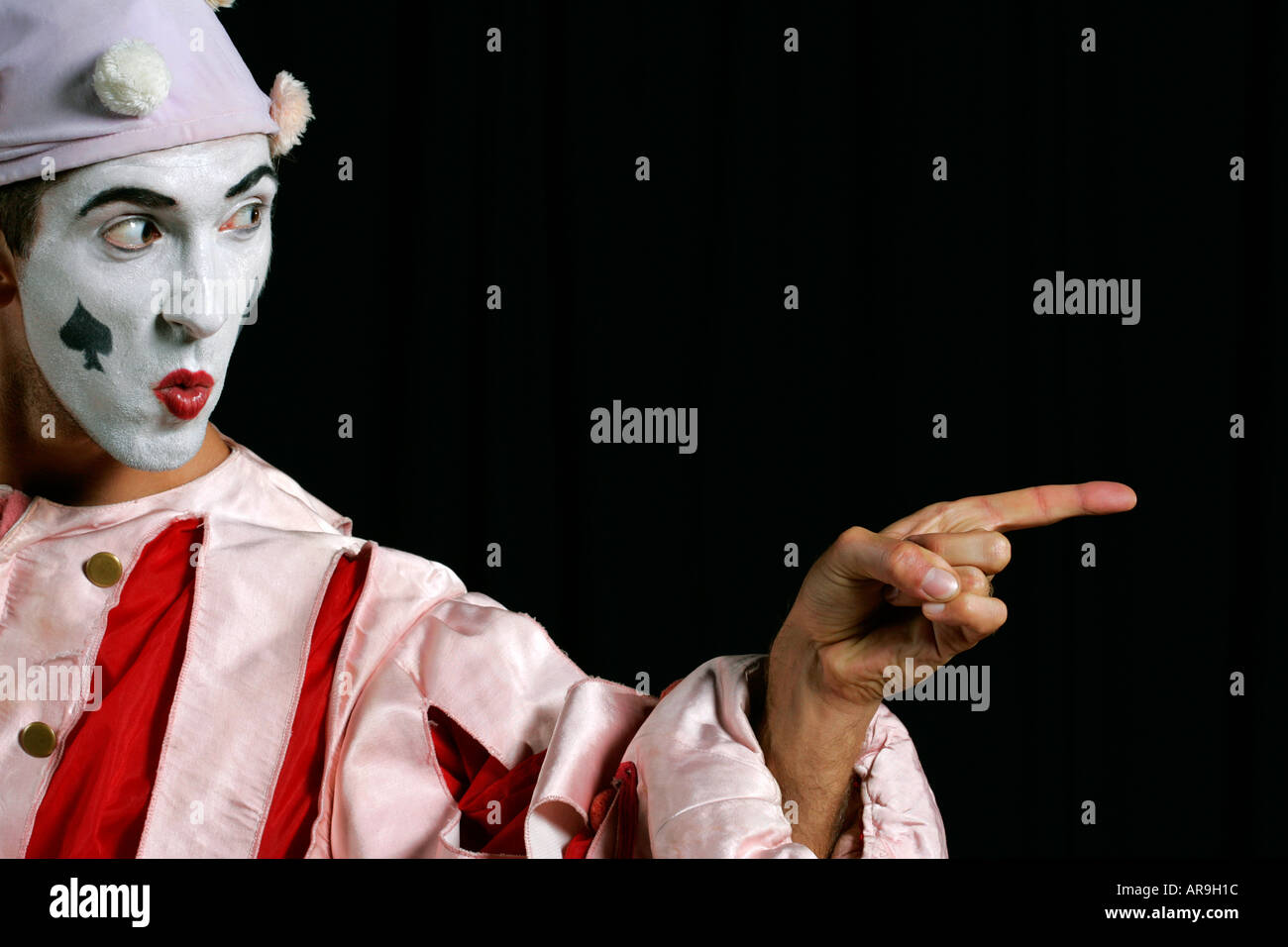 point show joker actor comedian comedy hat color colour costume ...