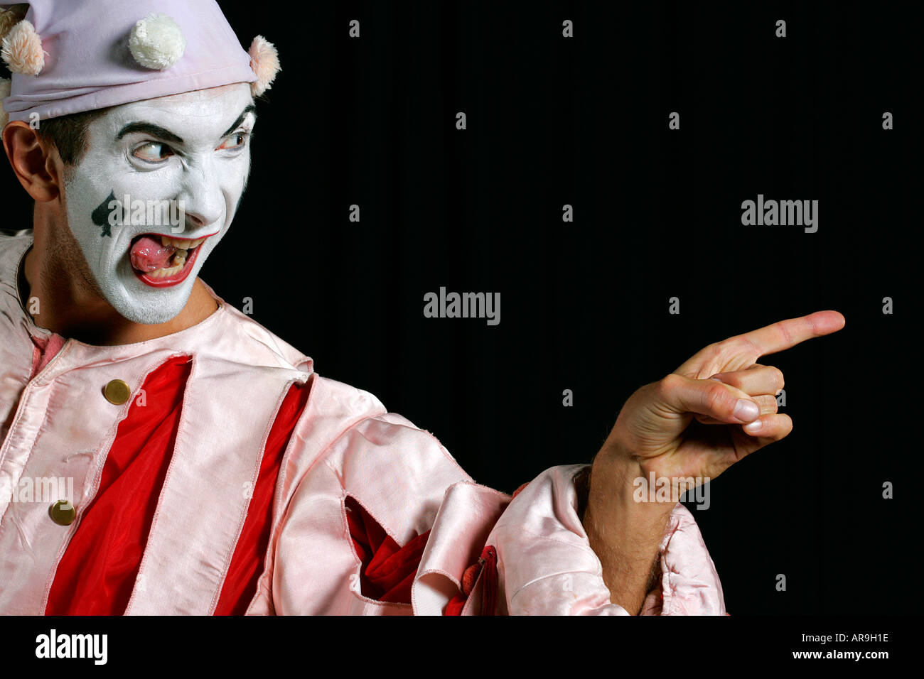 point show joker actor comedian comedy hat color colour costume ...